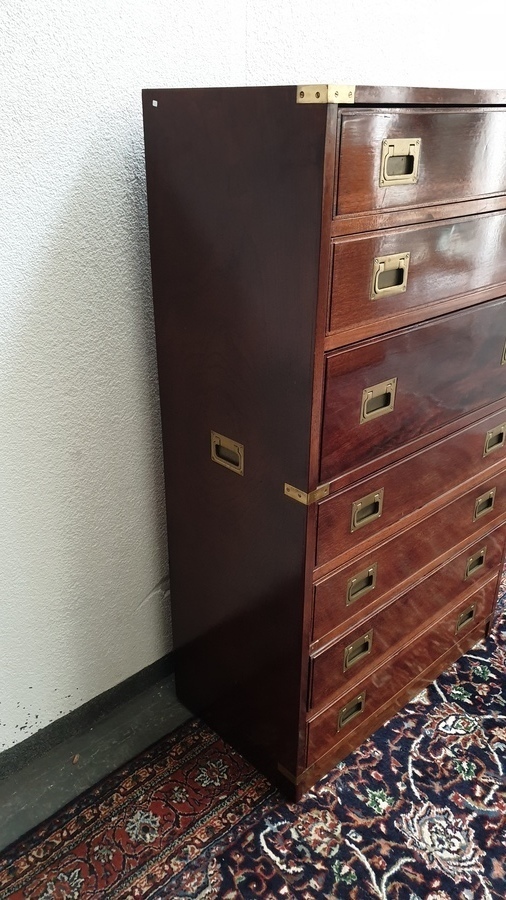 Gelakt houten ladenkast met sieraden compartimenten en messing beslag ...